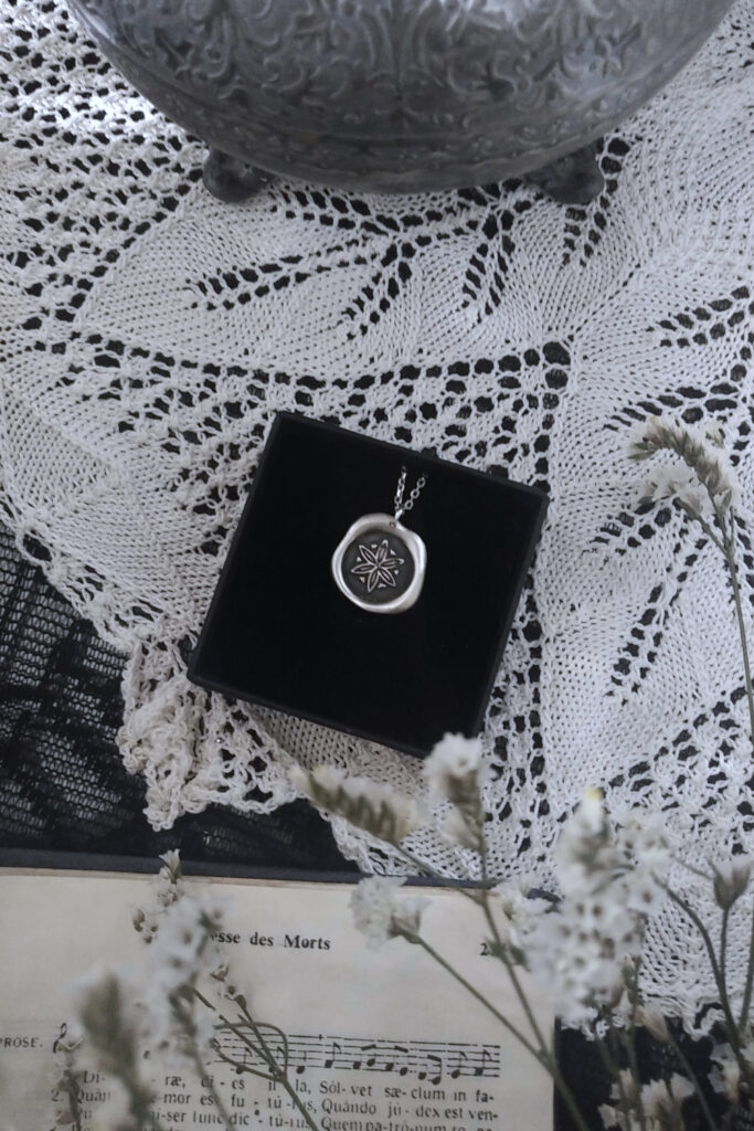 Witch Mark – Daisy Wheel – under the pyramids